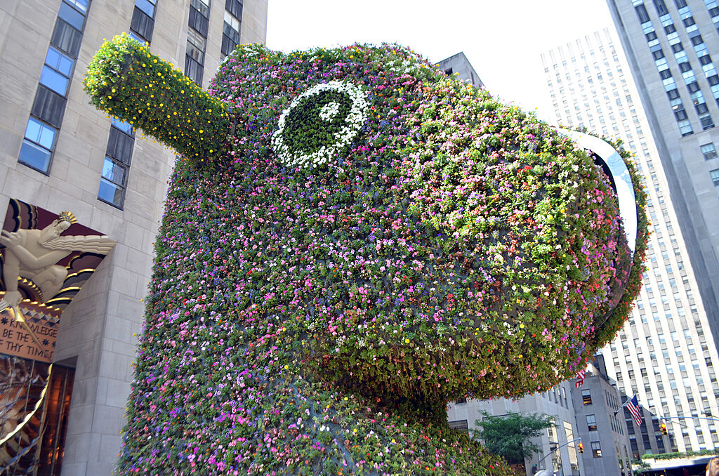 YI Summer explores Self and City: Jeff Koons’s Split-Rocker | Whitney ...